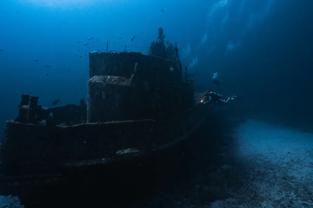 PADI Wreck Diver Course Gili Air | Explore Sunken Sites